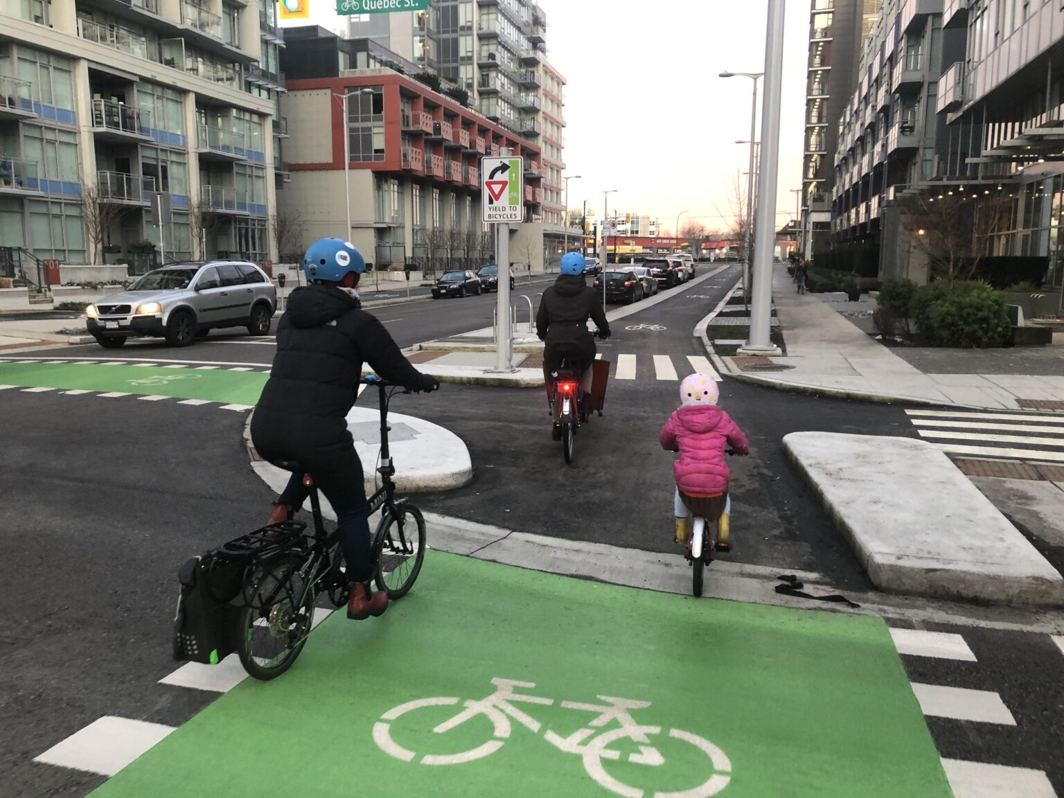 Biking through Vancouver BC’s protected intersection – BikePortland
