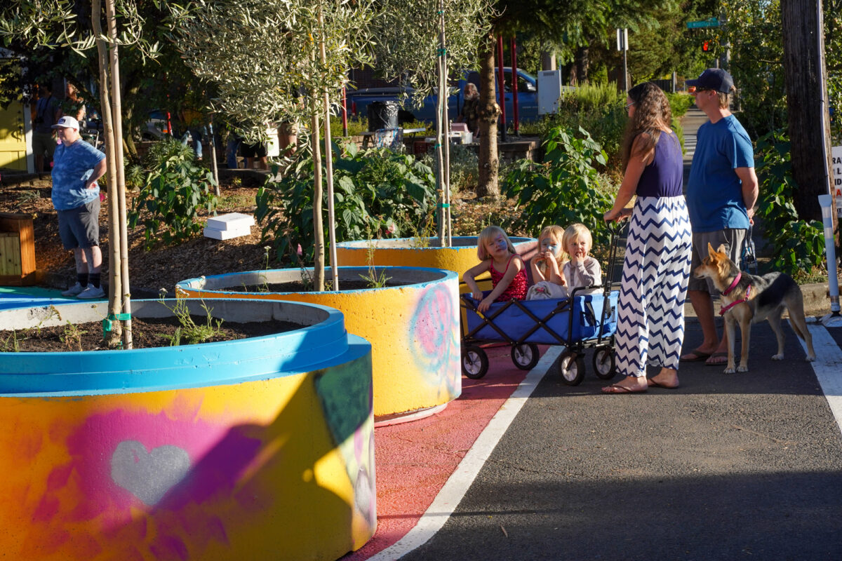 Mt. Scott-Arleta residents celebrate vibrant plaza on formerly violent ...