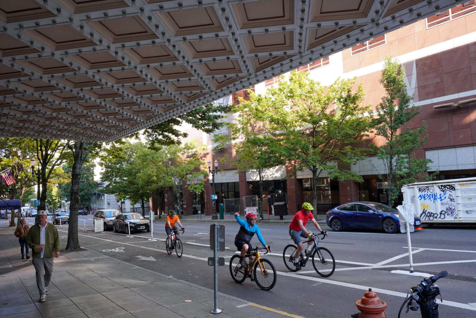First Look: SW Broadway bike lanes finally complete protection puzzle ...