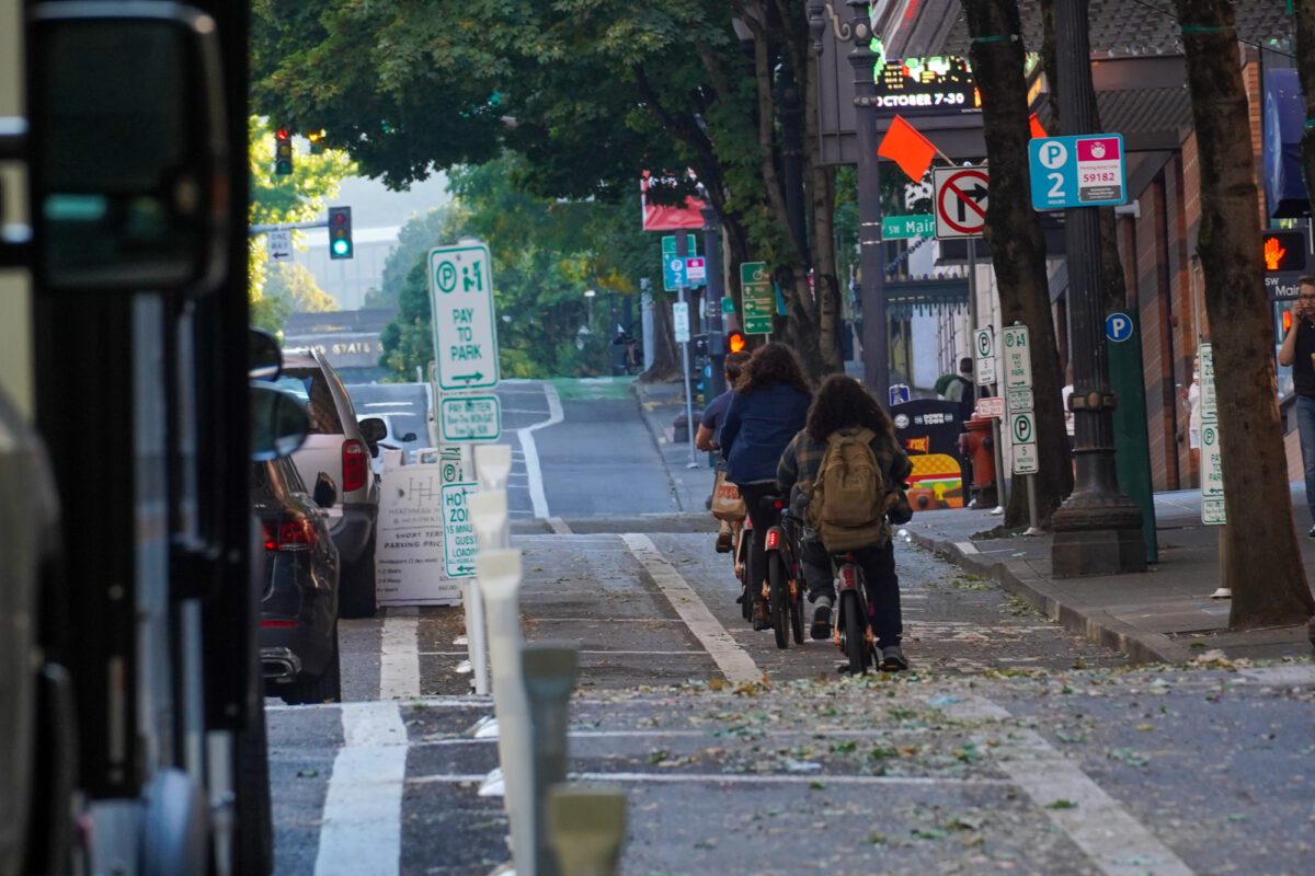 First Look: SW Broadway bike lanes finally complete protection puzzle ...