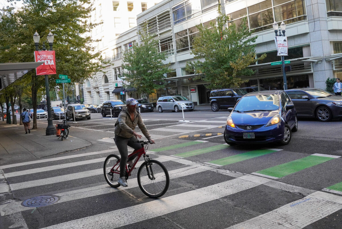 First Look: SW Broadway bike lanes finally complete protection puzzle ...