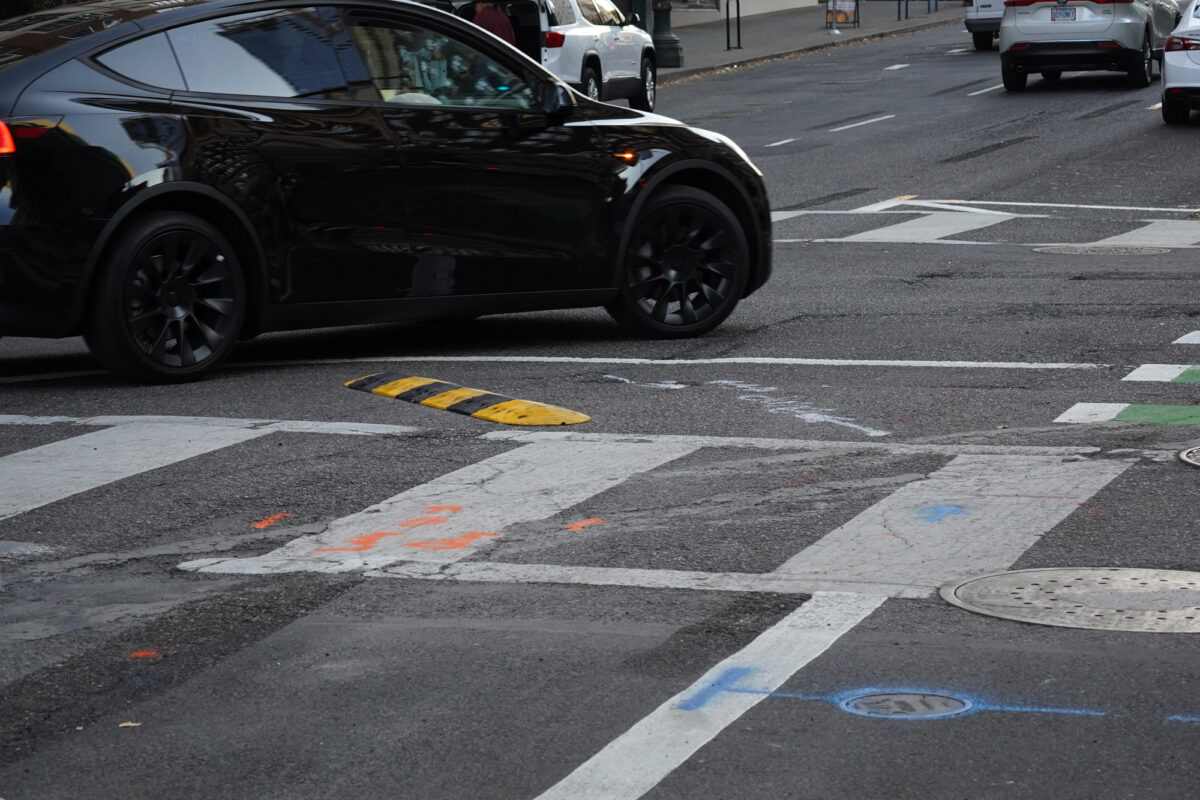 First Look: SW Broadway bike lanes finally complete protection puzzle ...