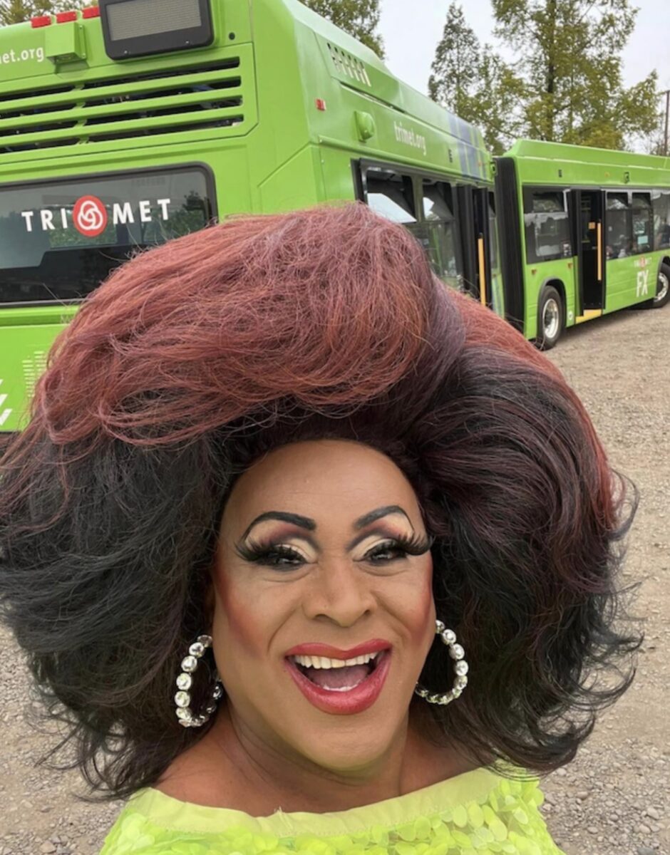 Friday Profile: Carfree drag queen Poison Waters – BikePortland