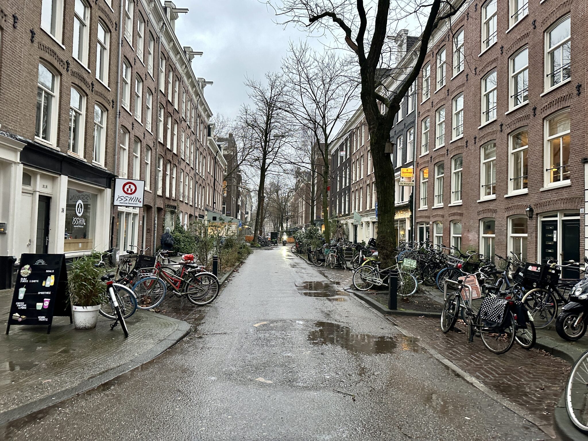 Reimagined curb zones in Amsterdam show Portland’s potential – BikePortland