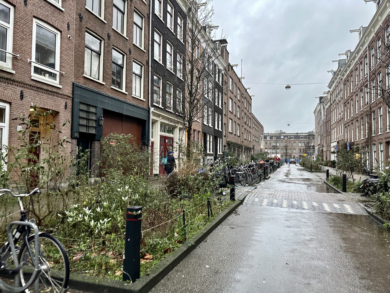 Reimagined curb zones in Amsterdam show Portland’s potential – BikePortland