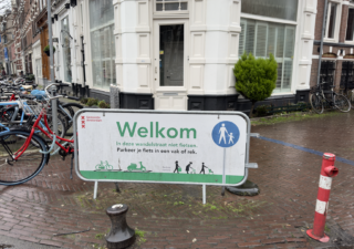 Reimagined curb zones in Amsterdam show Portland’s potential – BikePortland