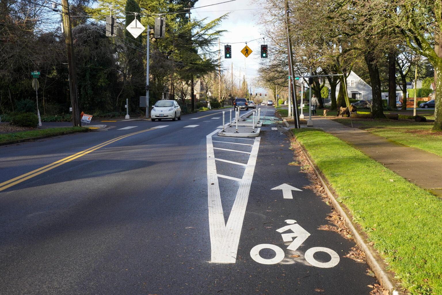 First look: New protected bike lanes on NE 33rd and Skidmore – BikePortland