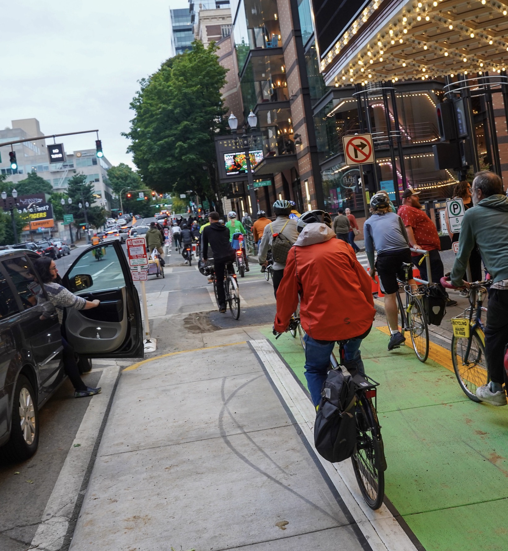 New loading platforms coming to SW Broadway bike lane – BikePortland