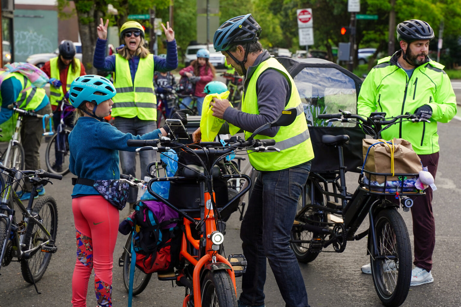 Portland’s bike buses swell on Walk and Bike to School Day – BikePortland