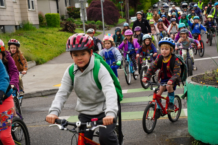Portland’s bike buses swell on Walk and Bike to School Day – BikePortland