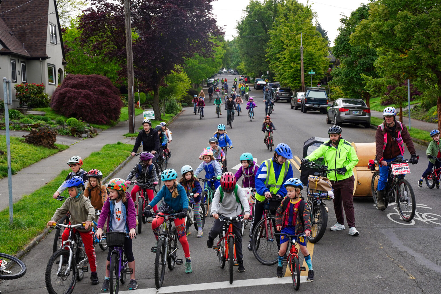 Portland’s bike buses swell on Walk and Bike to School Day – BikePortland