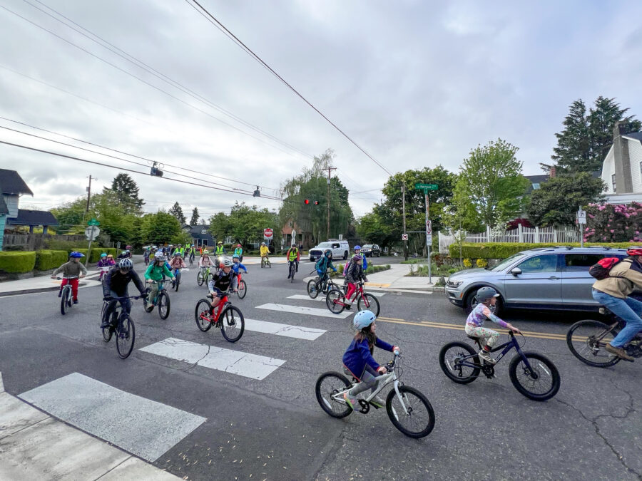 Portland’s bike buses swell on Walk and Bike to School Day – BikePortland