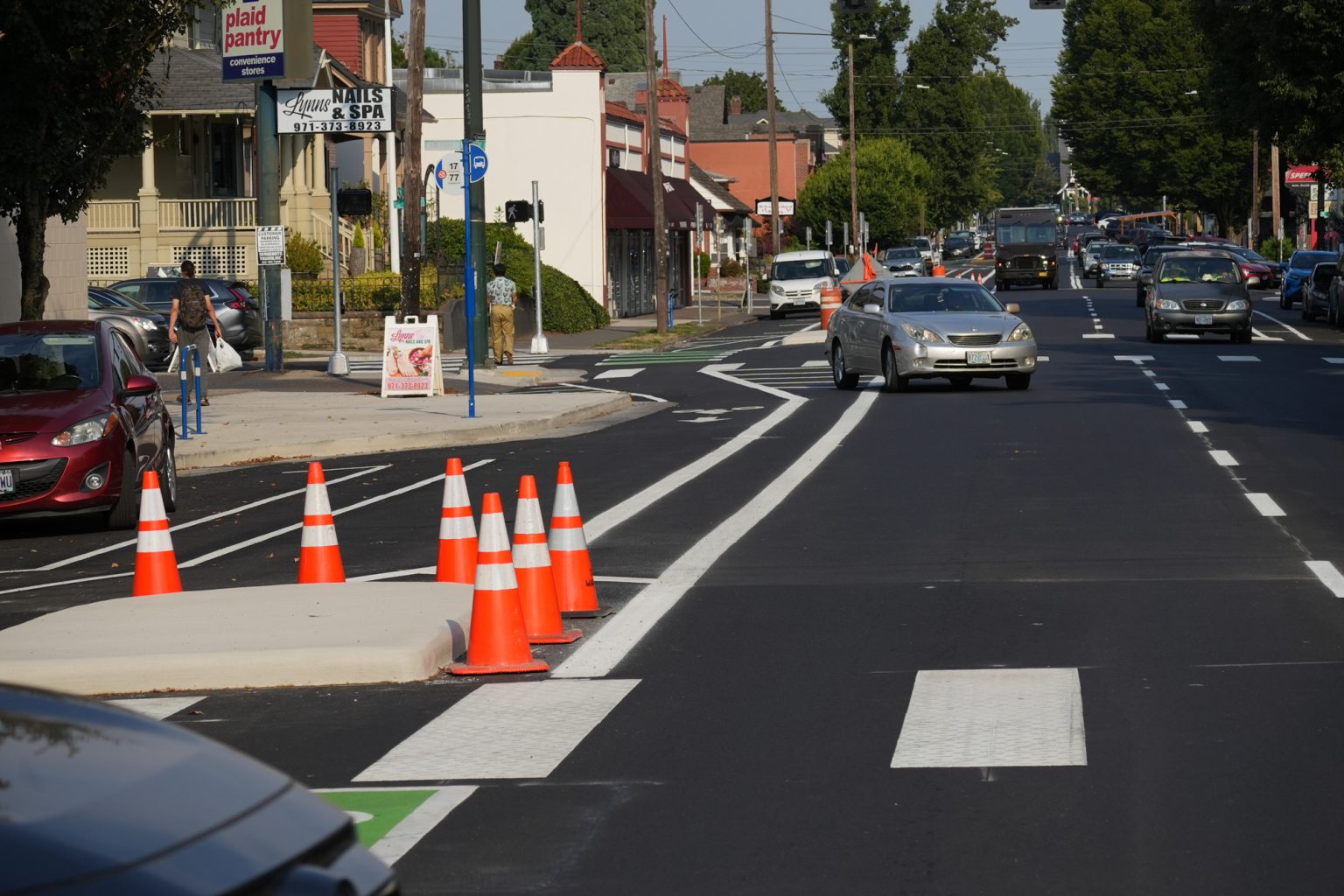 First look at new bike lane — and one less car lane! — on NE Broadway ...