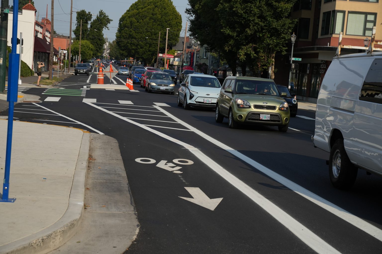 First look at new bike lane — and one less car lane! — on NE Broadway ...