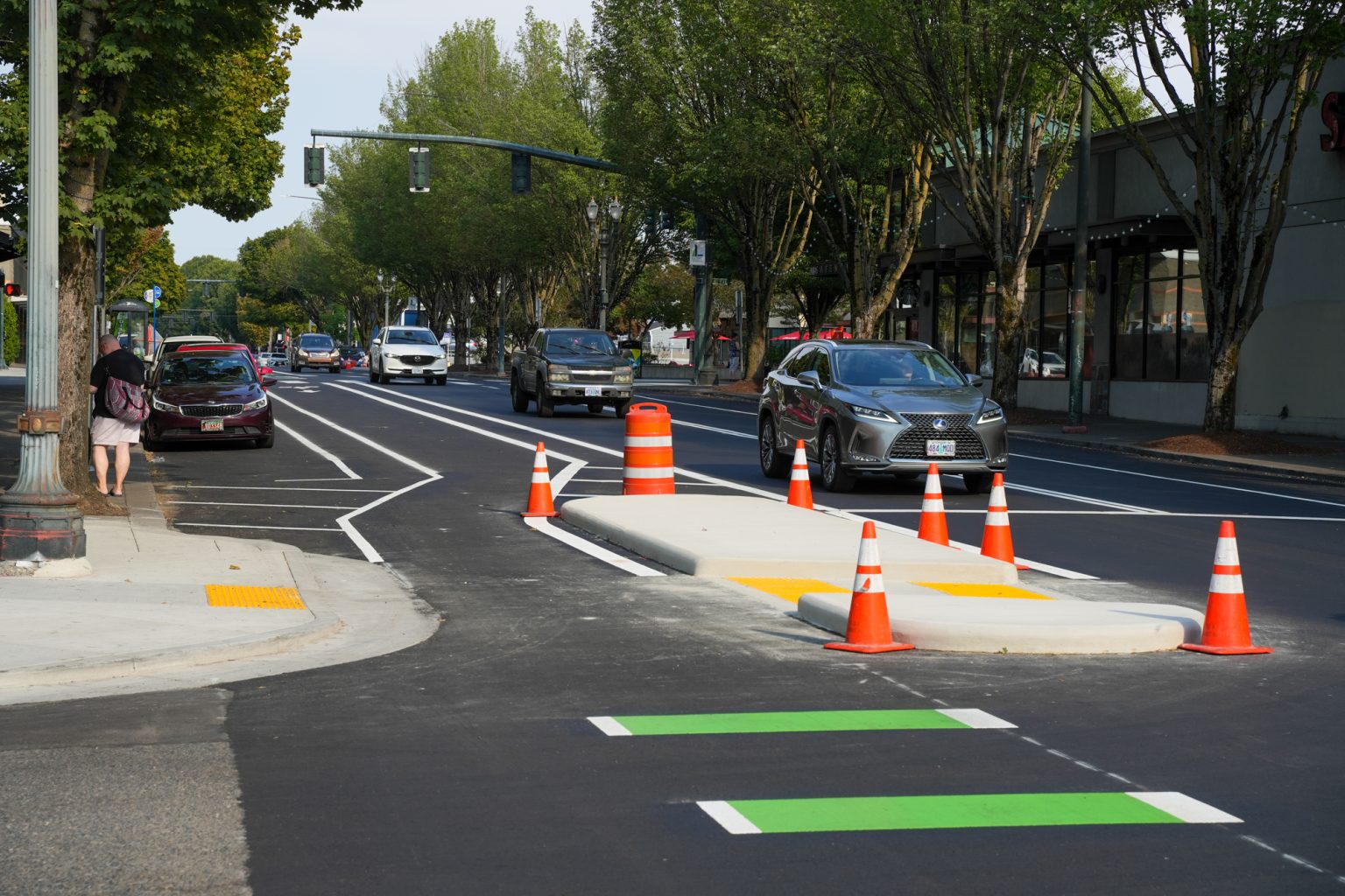First look at new bike lane — and one less car lane! — on NE Broadway ...